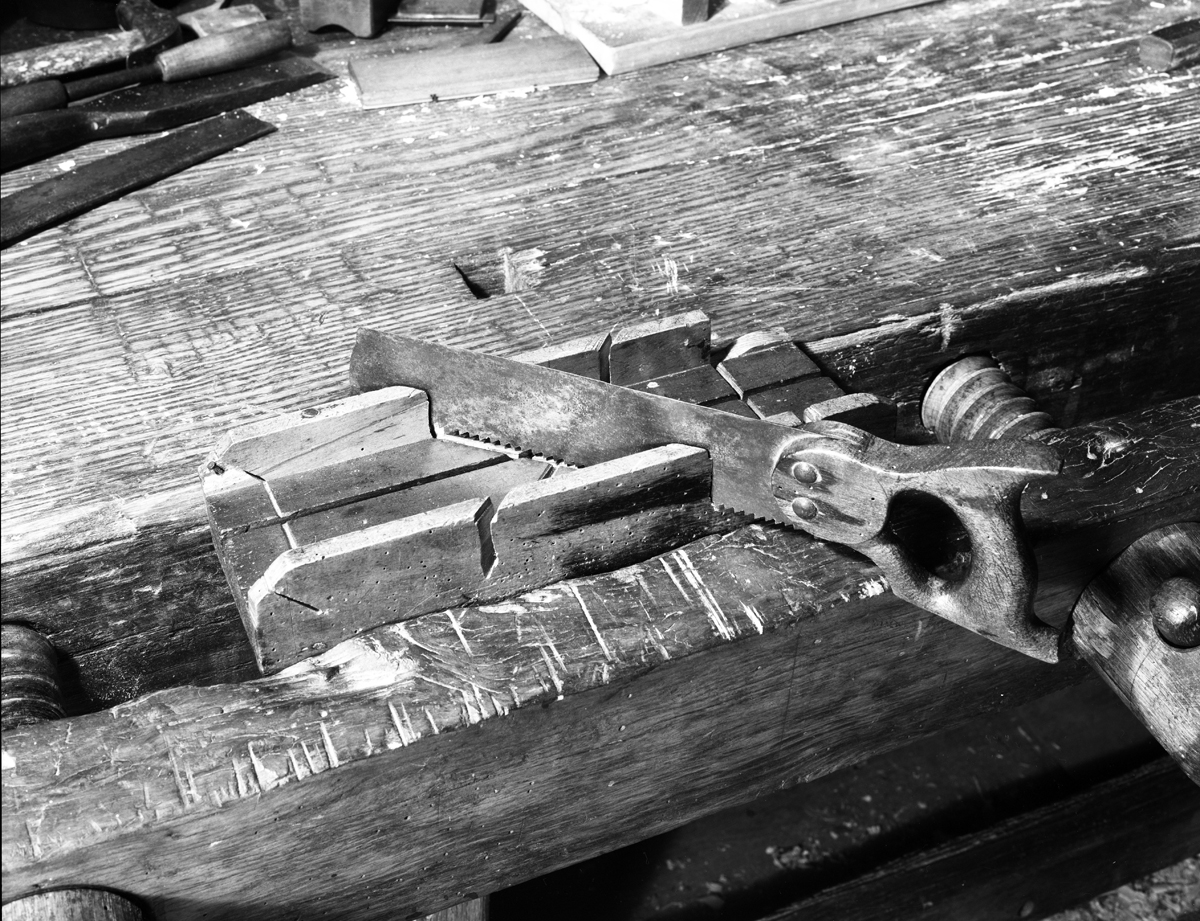 Miter Box – Dominy Collections