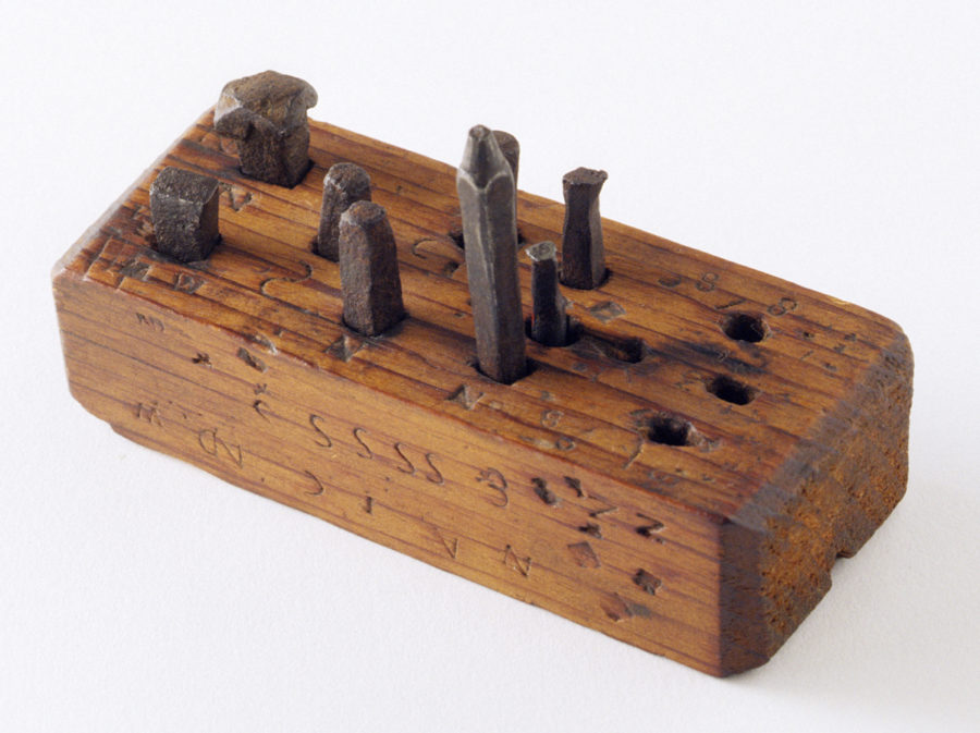 Die – Dominy Collections