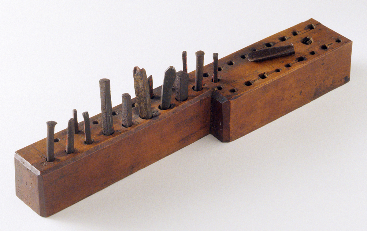 Die – Dominy Collections