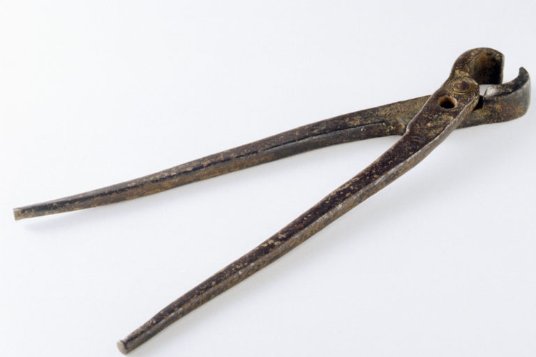 Carpenter’s pincer – Dominy Collections
