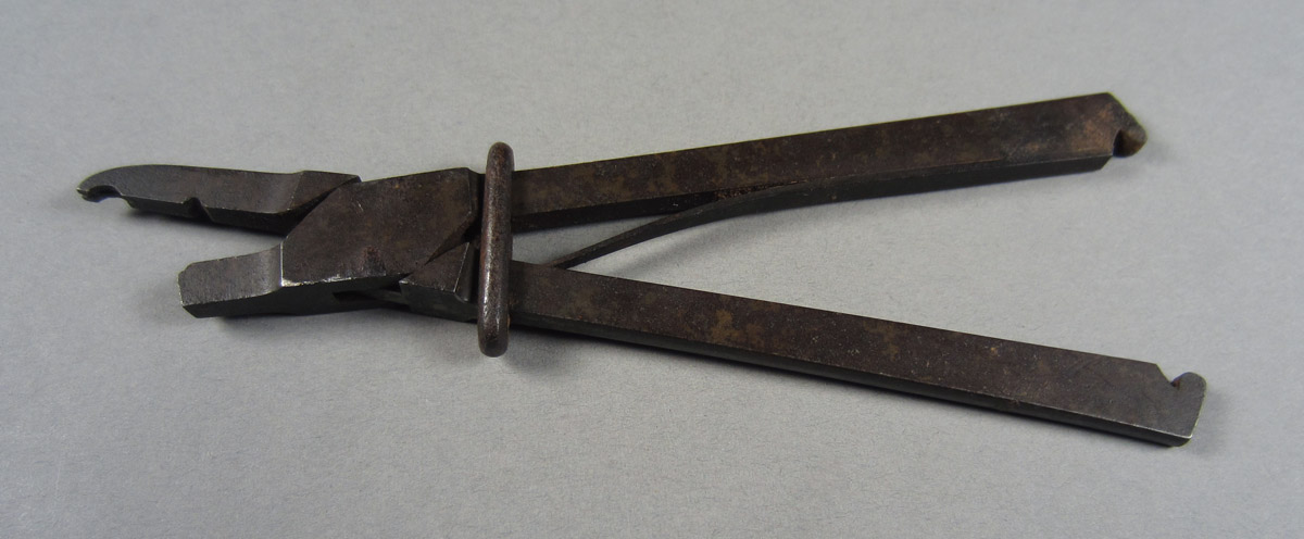 Tongs – Dominy Collections